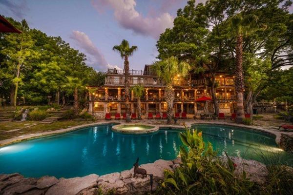 Moon River Ranch | - Venue Report