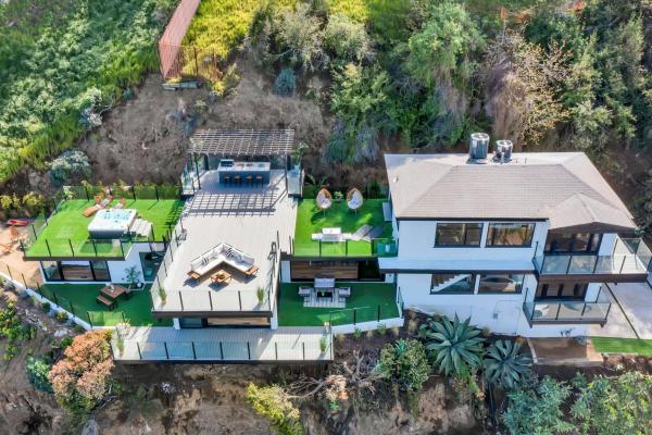 Rooftop w/ Hollywood Sign Views! | Central LA, Los Angeles, California ...