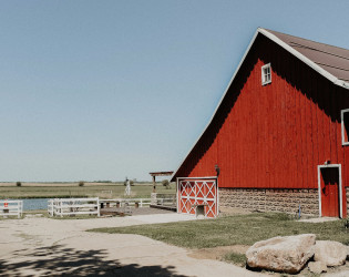The Rustic Rose Barn | Roland, Iowa, United States - Venue Report