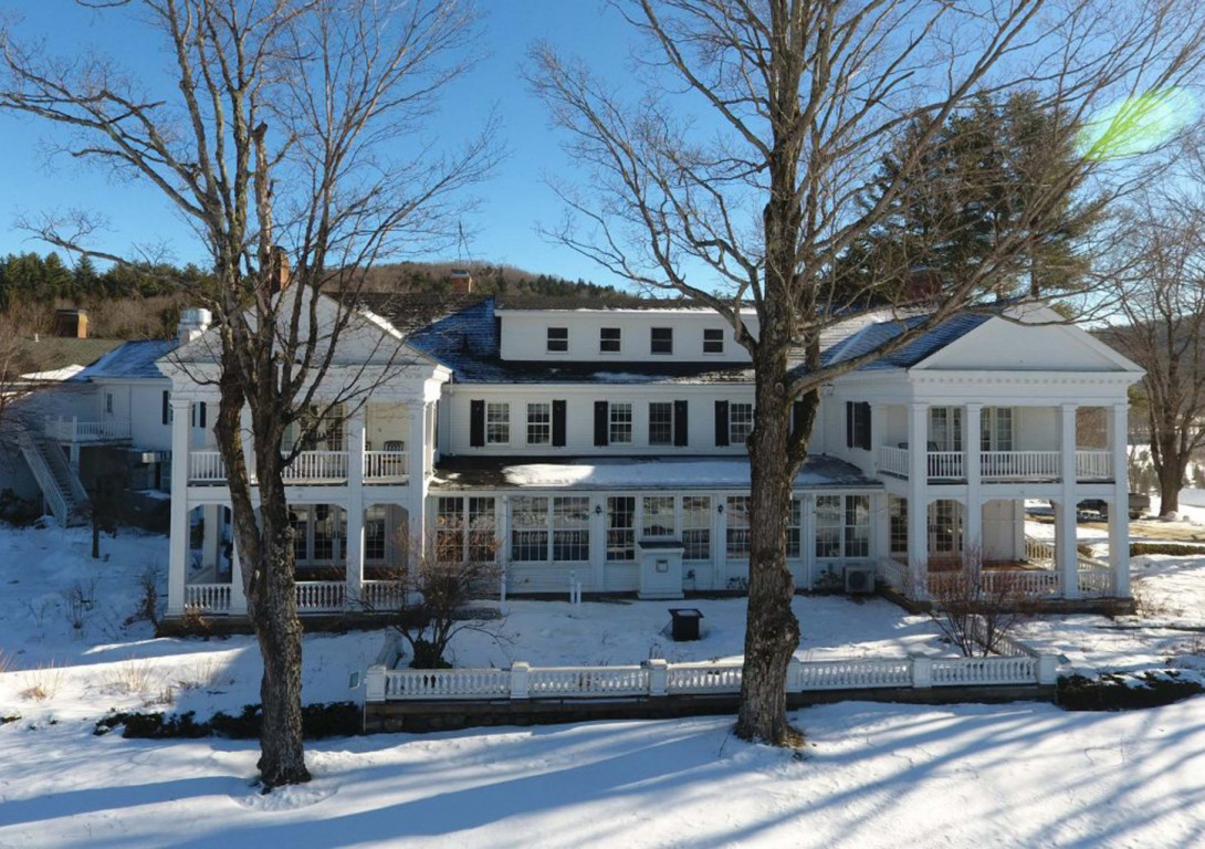 The White House Inn | - Venue Report